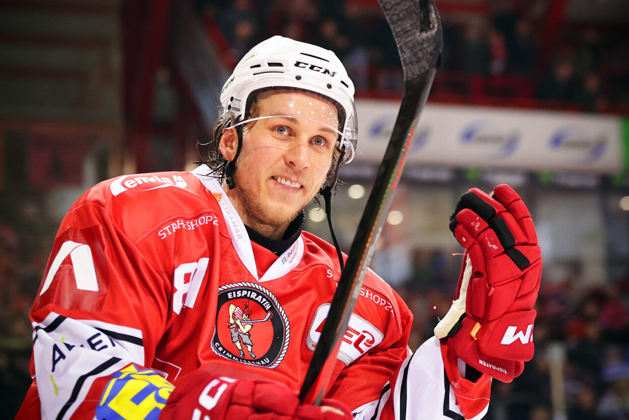 US-Stürmer Corey Mackin bleibt ein Eispirat